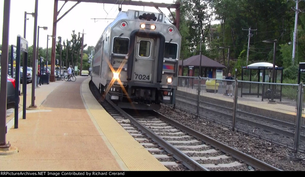 Cab Car 7024 on Train 6625